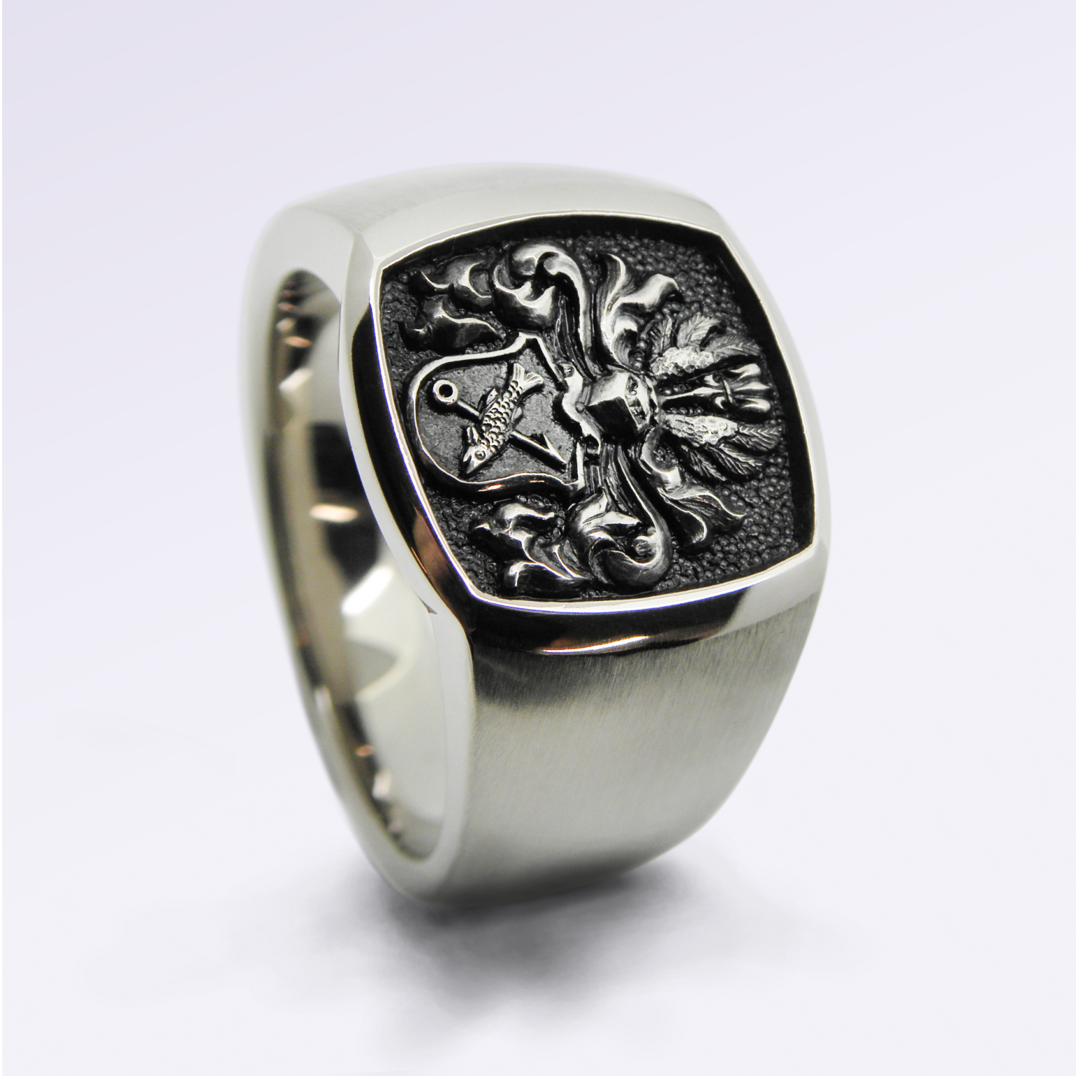 Wappen-Anhänger aus Weissgold mit Familienwappen - Sahak Jewellery