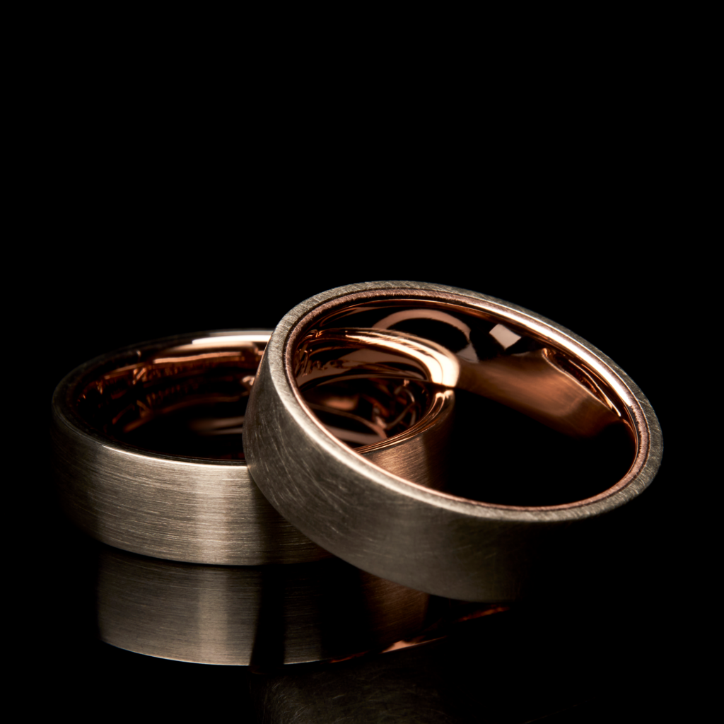 Moderne Trauringe mit strukturierter Oberfläche aus Weissgold - Sahak ...