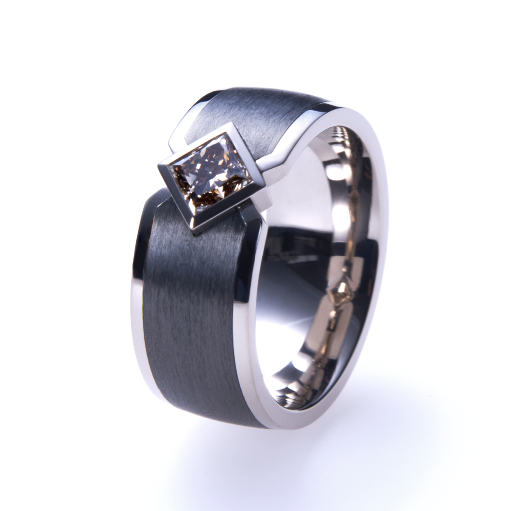 Herrenring aus Weissgold und Carbon mit einem Diamant - Sahak Fine ...